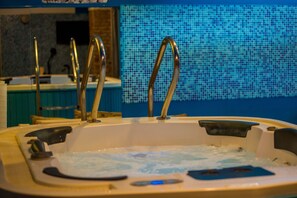Sauna, banheira de hidromassagem, tratamentos corporais, aromaterapia 