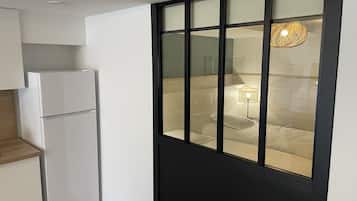 Apartamento, 2 quartos | Wi-fi grátis, roupa de cama fornecida, acesso para cadeira de rodas