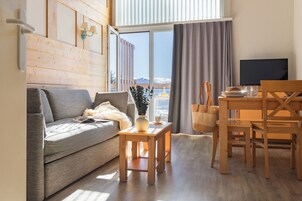 Apartamento Standard | Sala de estar | Televisor 