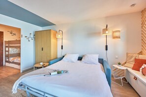 Estúdio, varanda, vista para o mar | Ferro/tábua de engomar, berços/camas para crianças, Wi-fi grátis 