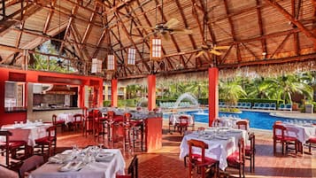 9 restaurantes: servem pequenos-almoços, almoços e jantares