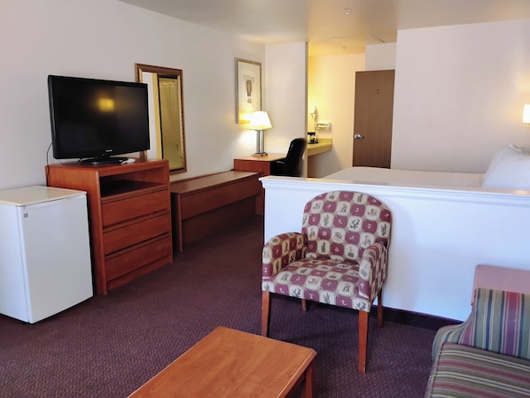 Suíte, 1 cama King e sofá-cama | Ferros/tábuas de passar roupa, Wi-Fi de cortesia, roupa de cama