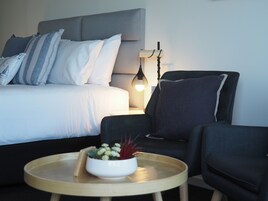 Quarto Standard, varanda (Waterview Queen) | Camas de colchão pillowtop, cortinas/cortinados opacos 