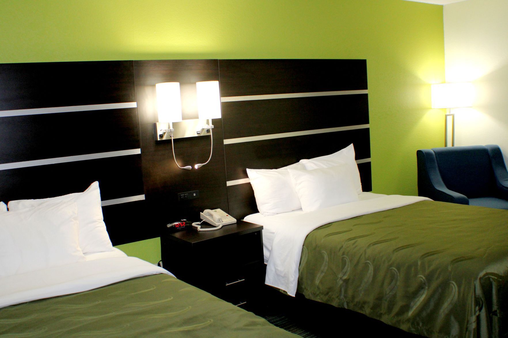 Roupas de cama premium, edredons de pluma, cofres nos quartos
