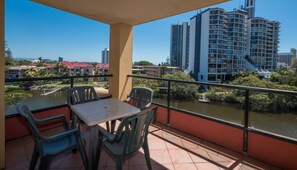 Apartamento conforto, 1 quarto, vista para o rio | Vista do quarto