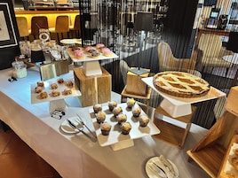 Pequeno-almoço tipo buffet diário mediante uma taxa