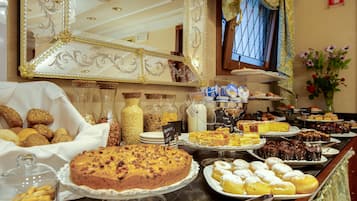 Café da manhã com buffet todos os dias (EUR 15 por pessoa)