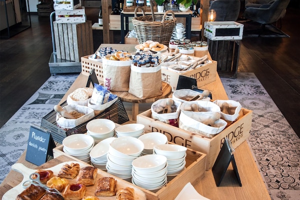 Pequeno-almoço tipo buffet diário (29 CHF por pessoa)