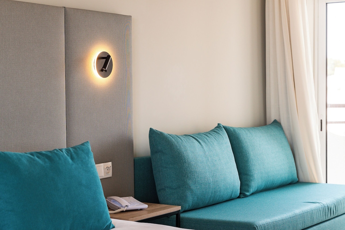 Quarto triplo superior, 1 quarto | Frigobar, cofres nos quartos, escrivaninha, individualmente decorados