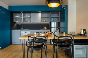 Apartamento Standard, várias camas, não fumadores, terraço | Kitchenette privada