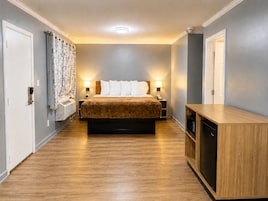 Quarto solteiro romântico, 1 cama King, banheira de imersão, vista para a montanha | Wi-Fi de cortesia, roupa de cama