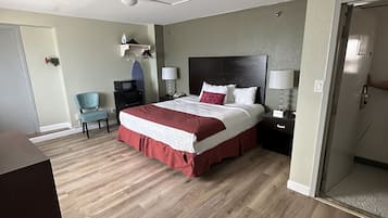 Quarto Individual Básico, 1 cama king-size, vista para o mar, em frente ao mar | Cofre no quarto, secretária