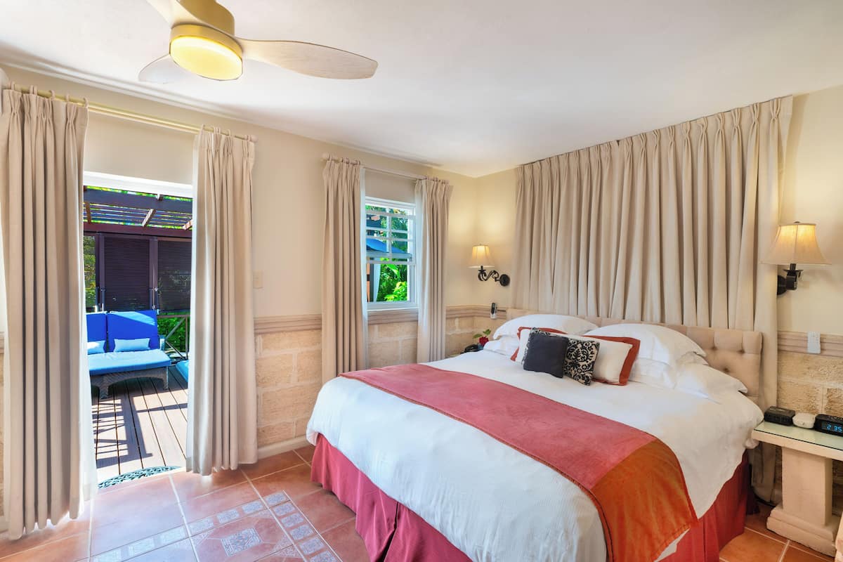 Suite Júnior, banheira de hidromassagem, junto ao jardim | Roupa de alta qualidade, edredões de penas, camas de colchão pillowtop