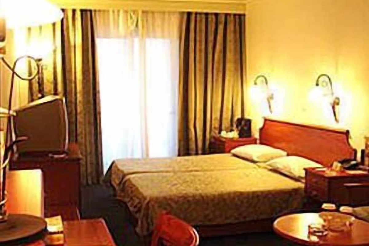 Quarto solteiro executivo | Frigobar, cofres nos quartos, escrivaninha, quartos à prova de som