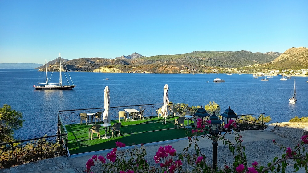 Kavos Bay Seafront Hotel - Эгина