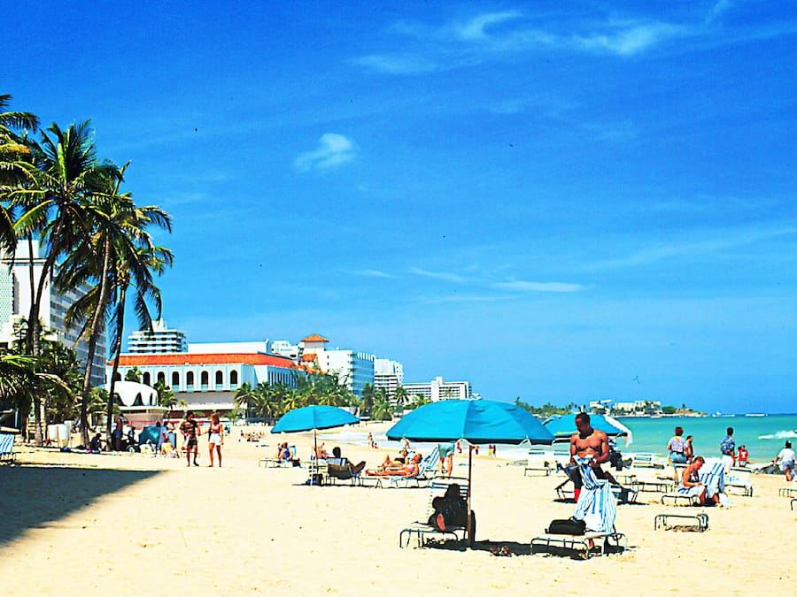 Perto da praia, areia branca