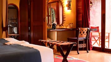 Quarto standard | Cofres nos quartos, individualmente decorados