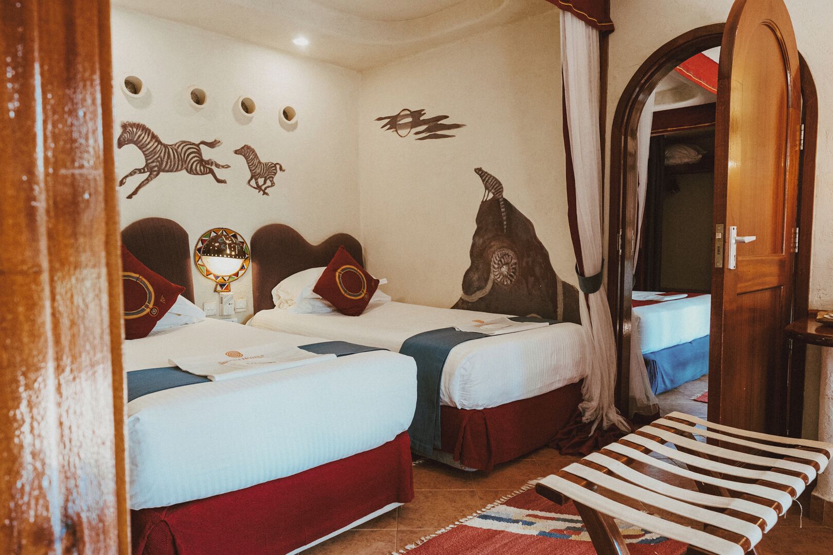 Quarto Triplo Familiar | Cofre no quarto, secretária 