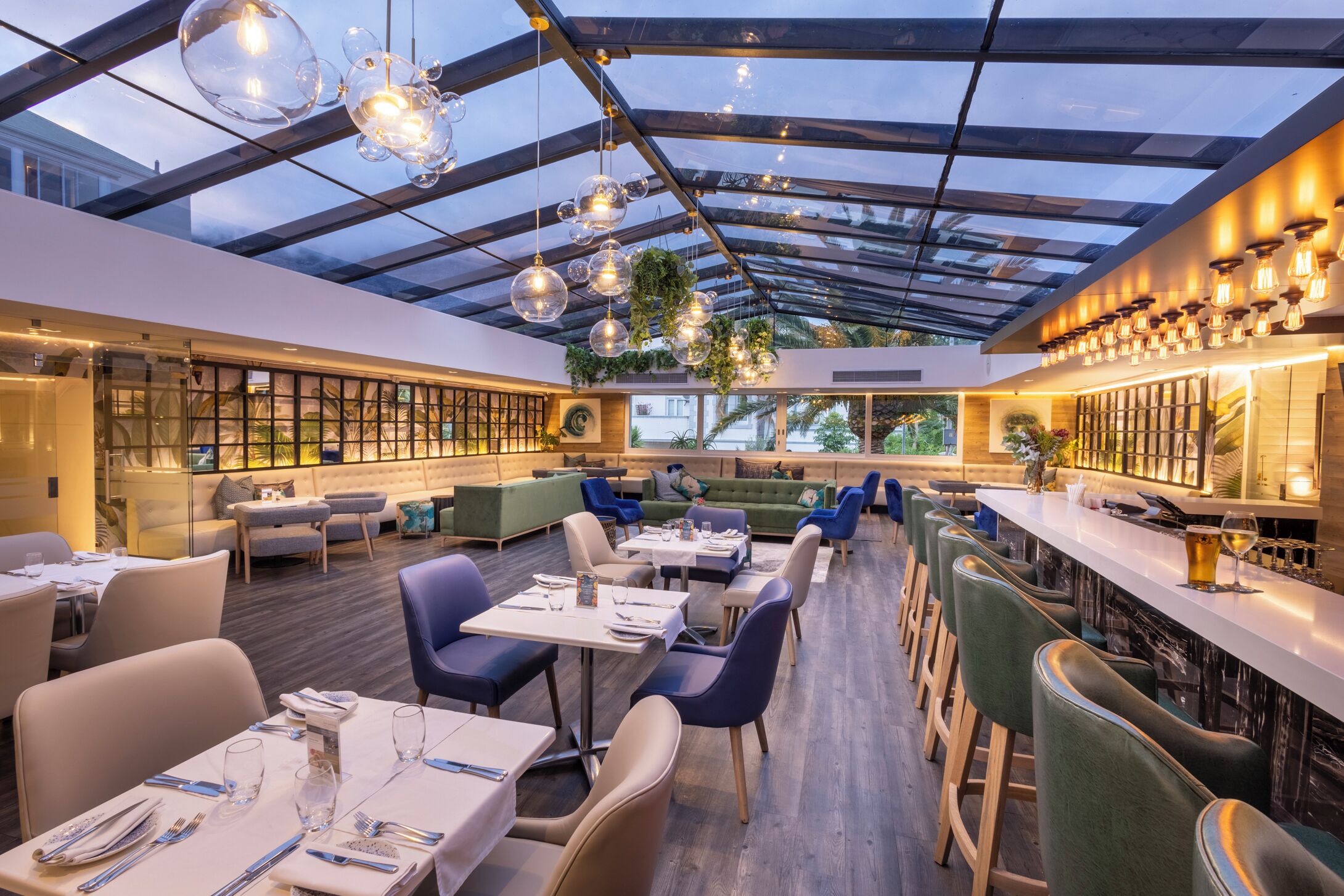 Serve almoço e jantar 