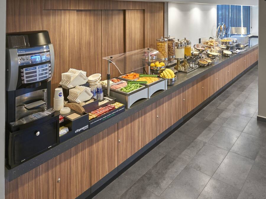 Pequeno-almoço self-service diário incluído