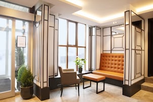 Área de estar no saguão