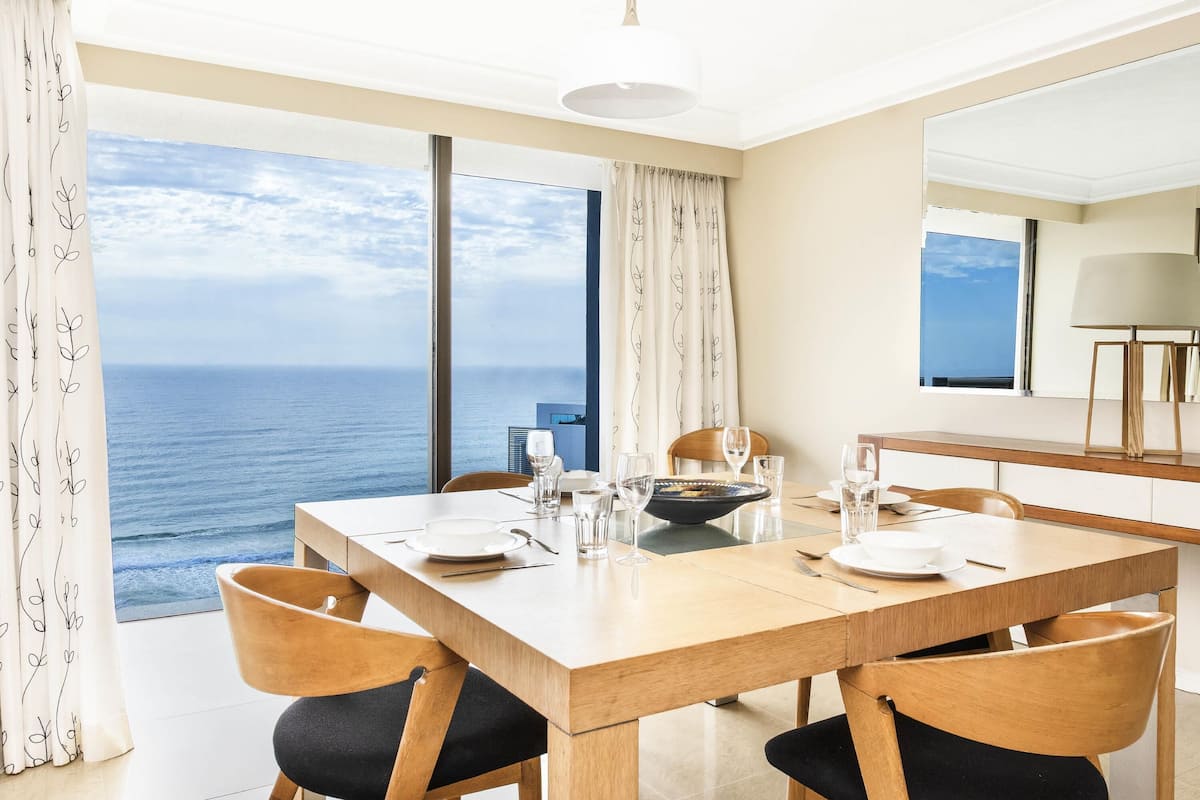 Apartamento, 3 quartos | 2 quartos, cofre no quarto, com decoração personalizada