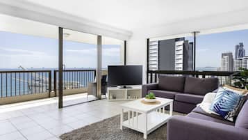 Apartamento, 1 quarto | Cofre no quarto, com decoração personalizada