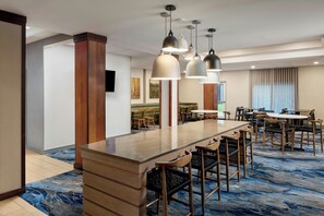 Café da manhã com buffet grátis todos os dias