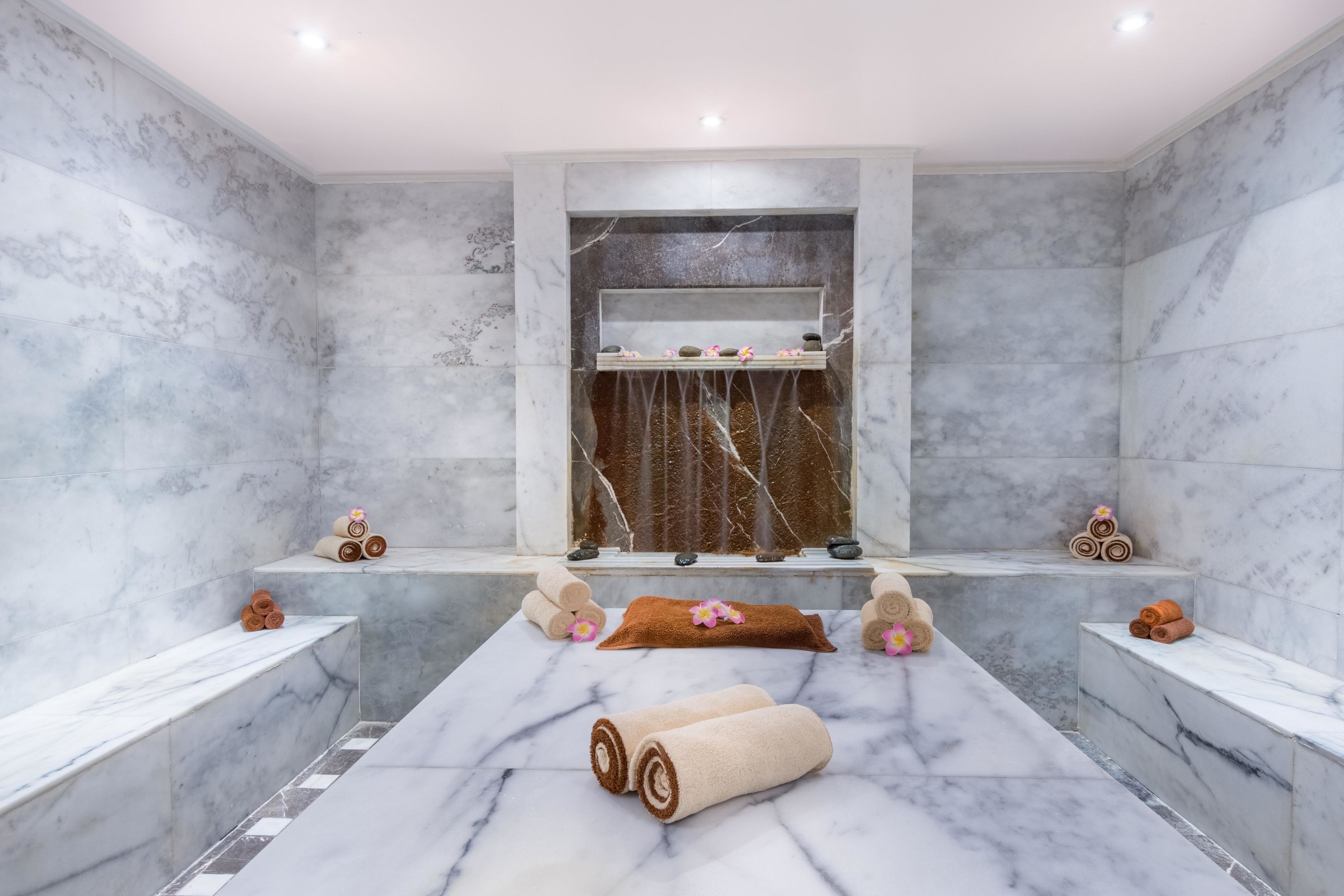 Sala(s) para tratamentos a casais, sauna, banheira de hidromassagem 