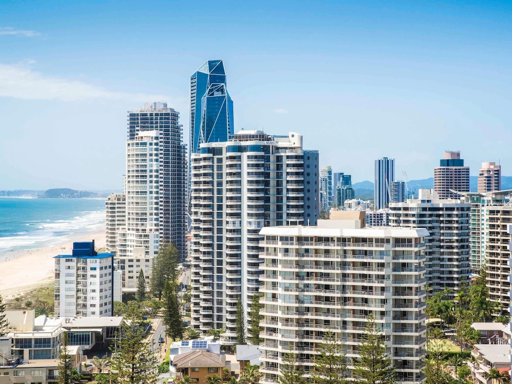 Lovely 1-bedroom Ocean View Apartment - Broadbeach