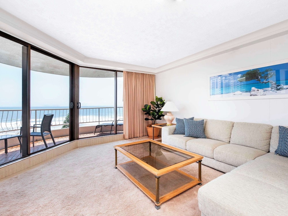 Lovely 1-bedroom Ocean View Apartment - Surfers Paradise