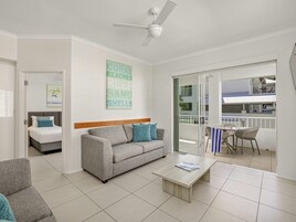 Apartamento, 2 quartos | Cofre no quarto, Wi-fi grátis, roupa de cama fornecida