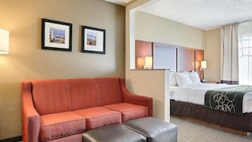 Suíte, 1 cama King, para não fumantes | 1 quarto, roupas de cama premium, edredons de pluma, cofres nos quartos
