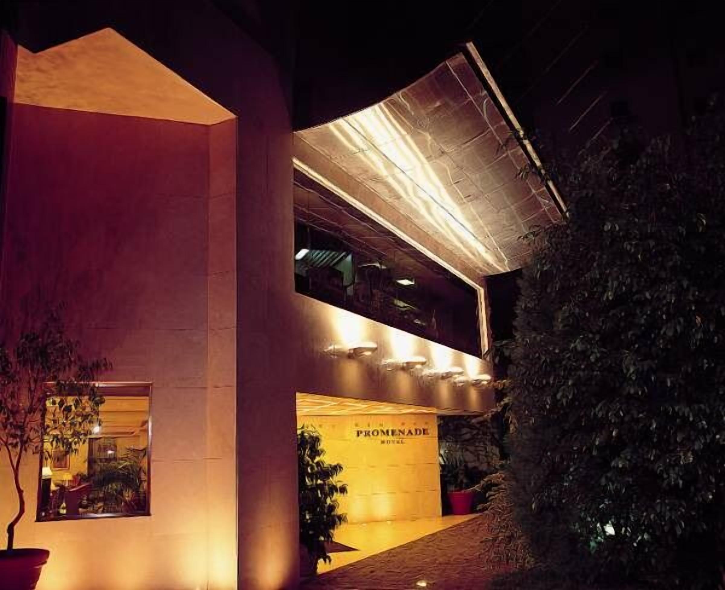 Fachada do alojamento (tarde/noite)