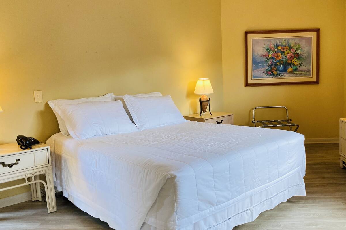 Apartamento, 1 quarto | Casa de banho | Uma combinação polibã/banheira, uma banheira de imersão total