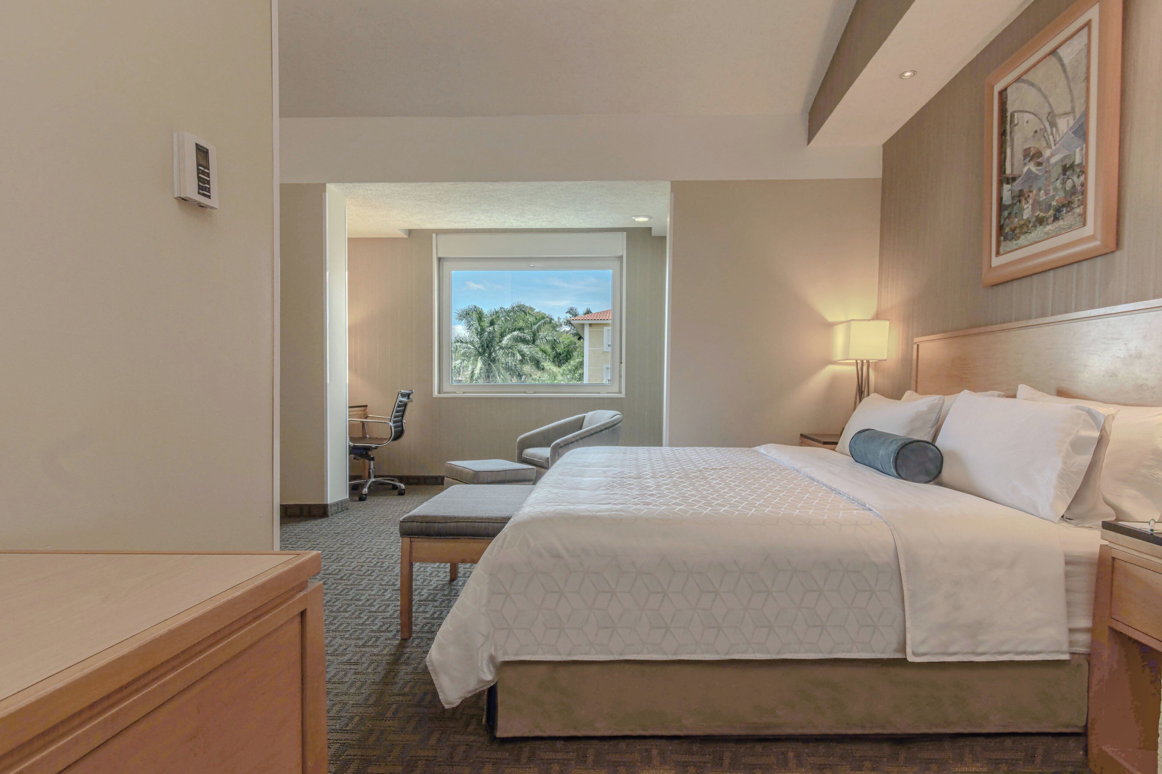 1 quarto, cofre no quarto, secretária, quartos insonorizados 