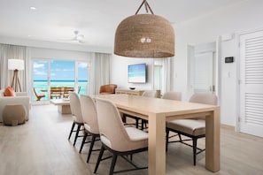 Suíte luxo, 2 quartos, de frente para o oceano (Recently Renovated) | Sala de jantar