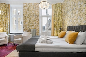 Camas de colchão pillowtop, com decoração personalizada