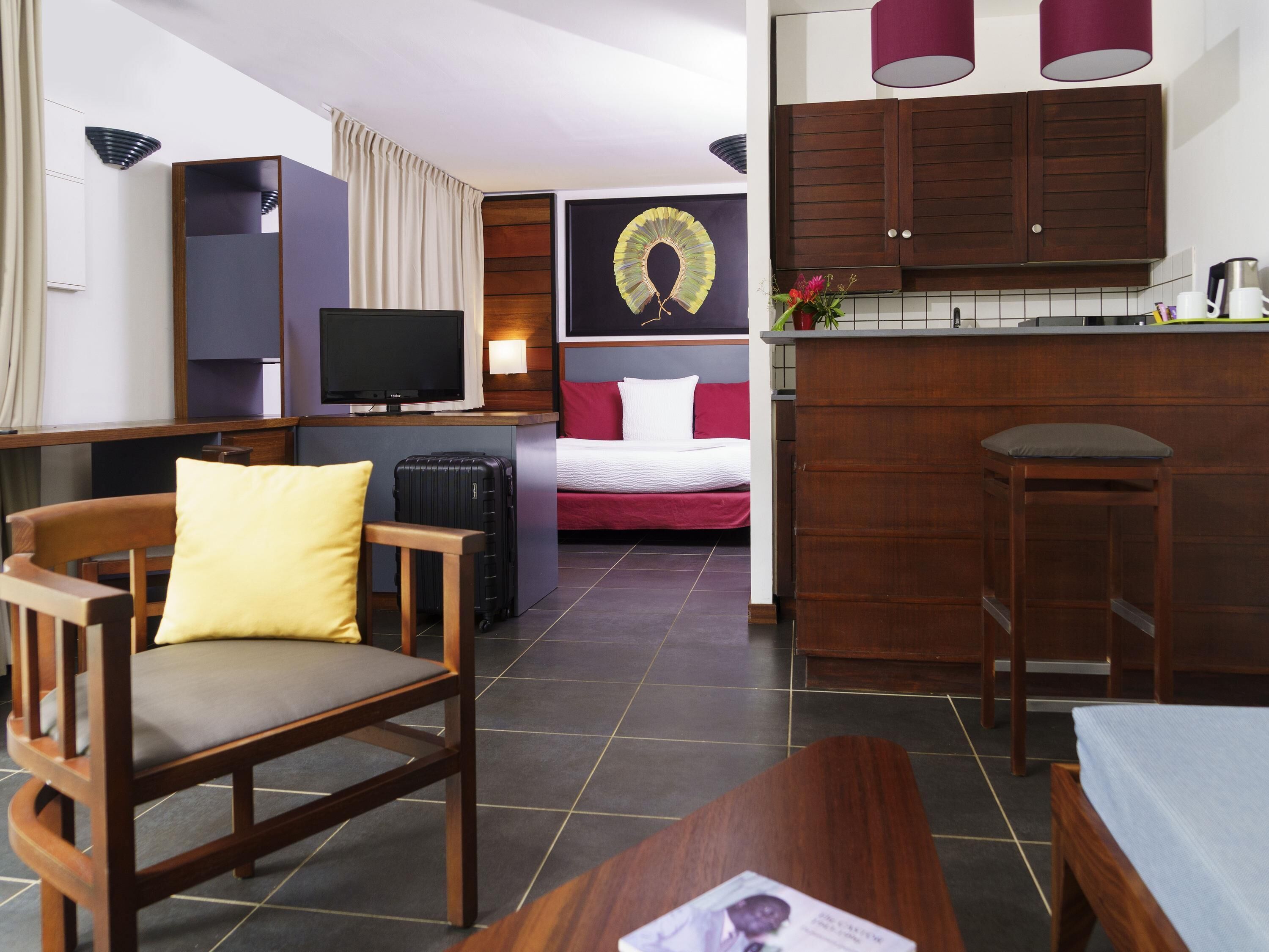 Suíte, 1 cama King (Standing) | Roupas de cama premium, cofres nos quartos, escrivaninha