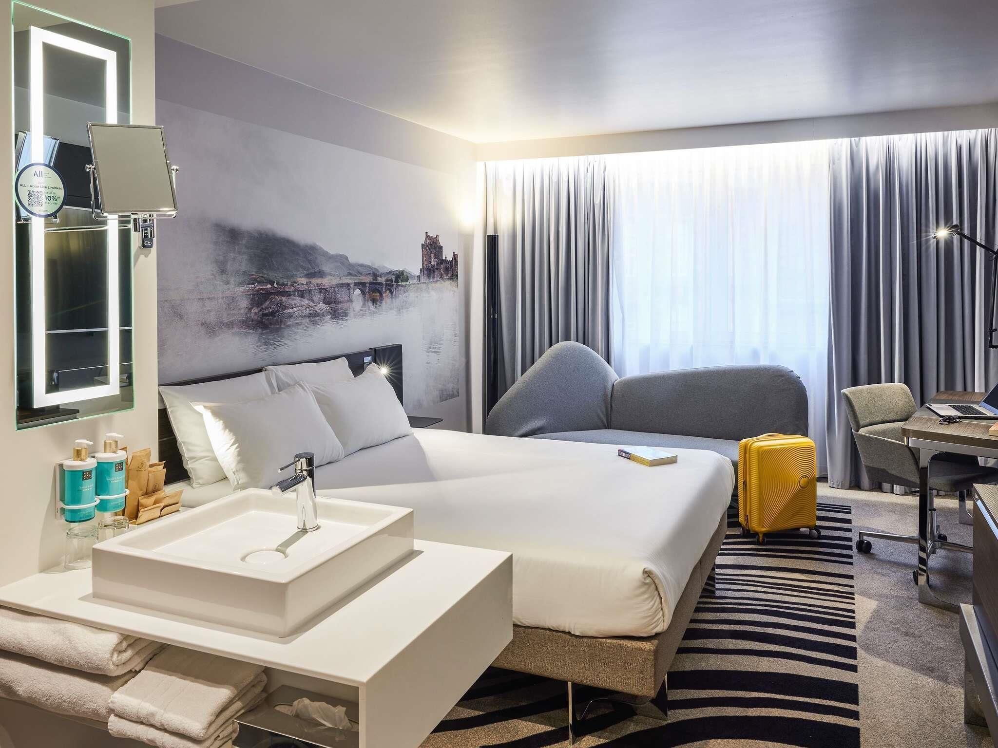 Quarto Executivo, 1 cama queen-size e sofá-cama | Roupa hipoalergénica, minibar, cofre com capacidade para portátil 