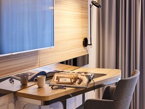 Quarto Standard, 2 camas individuais | Roupa hipoalergénica, minibar, cofre com capacidade para portátil 