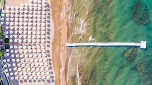 Um polibã, artigos de higiene pessoal grátis, um secador de cabelo