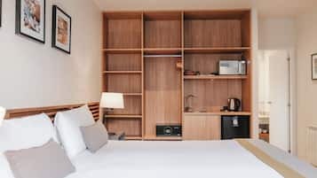 Apartamento (2 People) | Minibar, cofre no quarto, quartos insonorizados