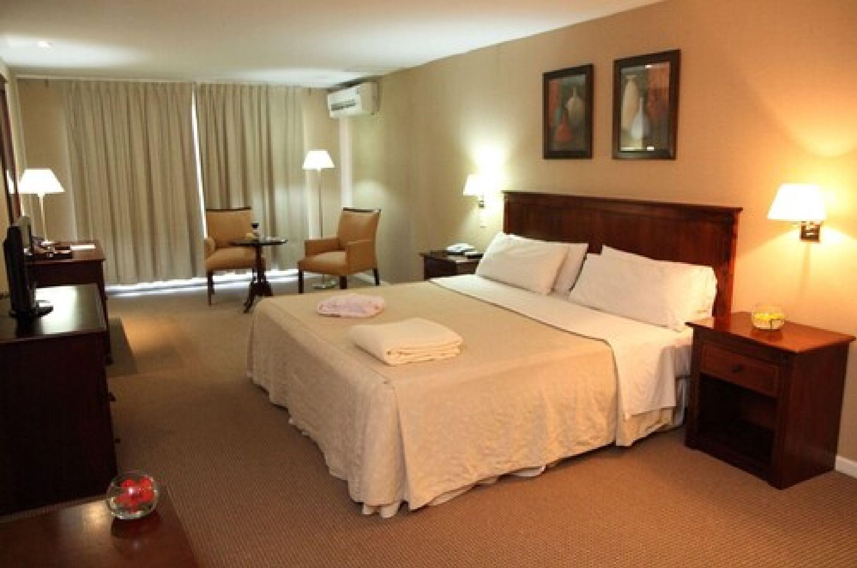 Roupas de cama antialérgicas, edredons de pluma, frigobar