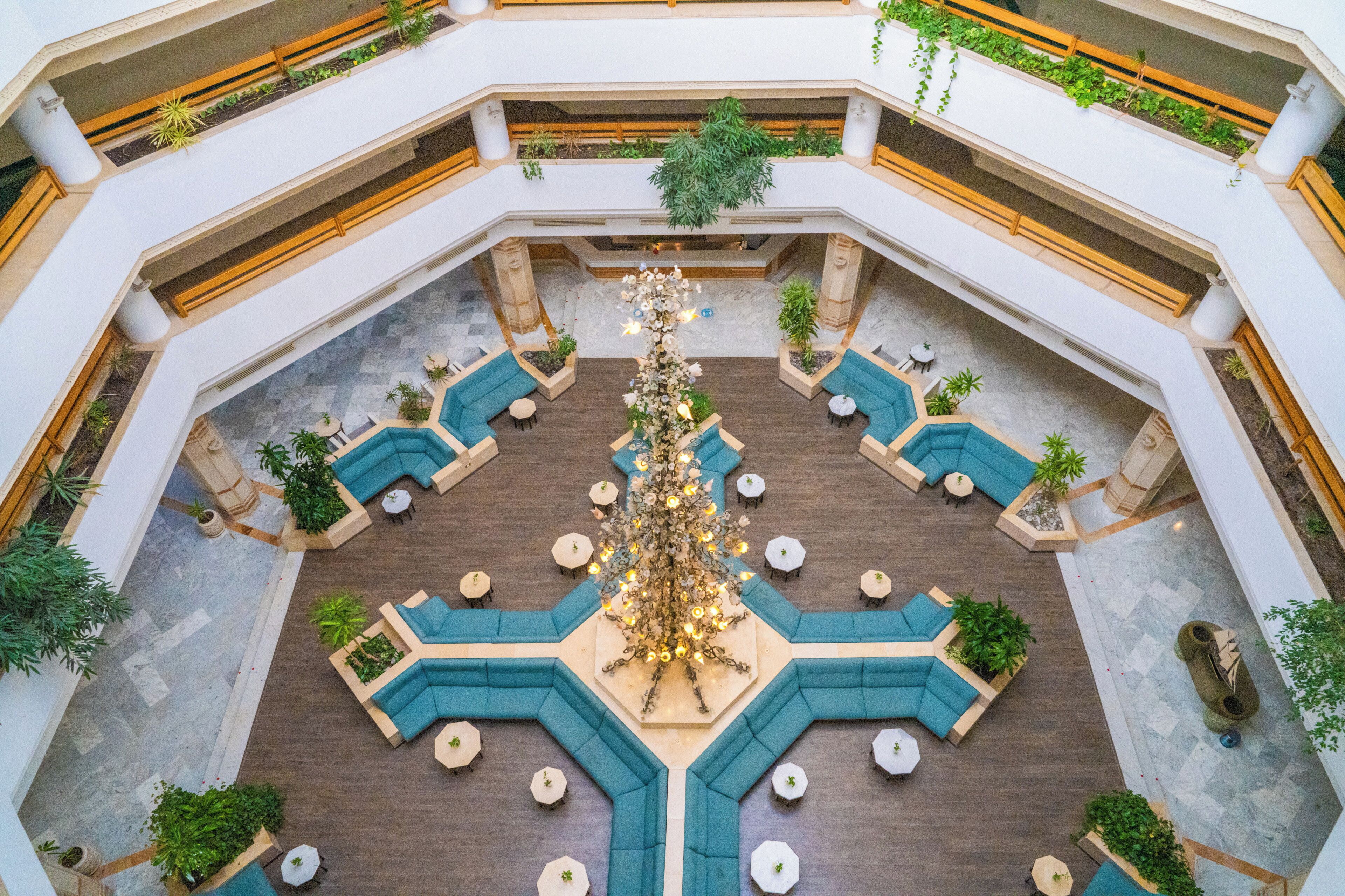 Frigobar, cofres nos quartos, cortinas blackout, Wi-Fi de cortesia