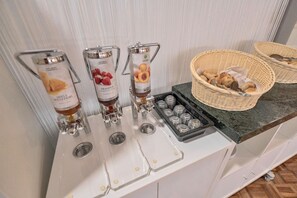 Café da manhã, almoço e jantar