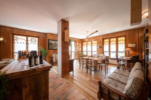 Área de estar no saguão