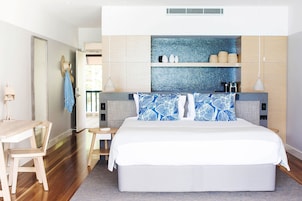 Quarto (Beach Club) | Minibar, cofre no quarto, secretária, cortinas/cortinados opacos 