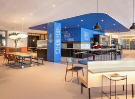 Área de estar no saguão