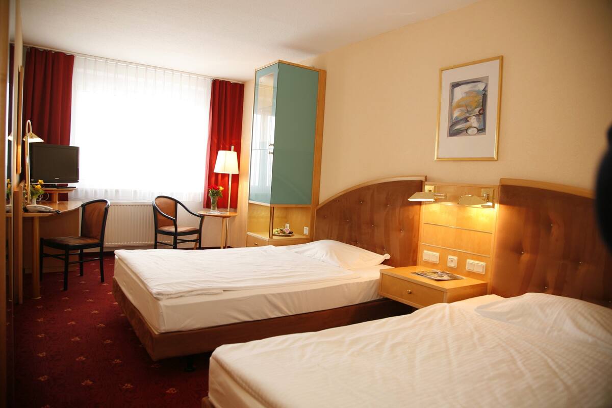 Cofre no quarto, secretária, Wi-fi grátis, roupa de cama fornecida 